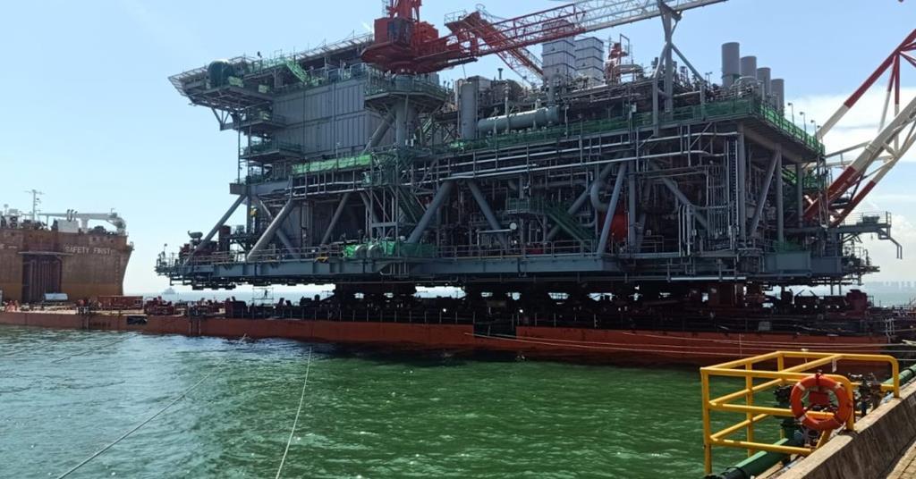 Mammoet loads out topside module in Singapore | News | Heavy Lift ...