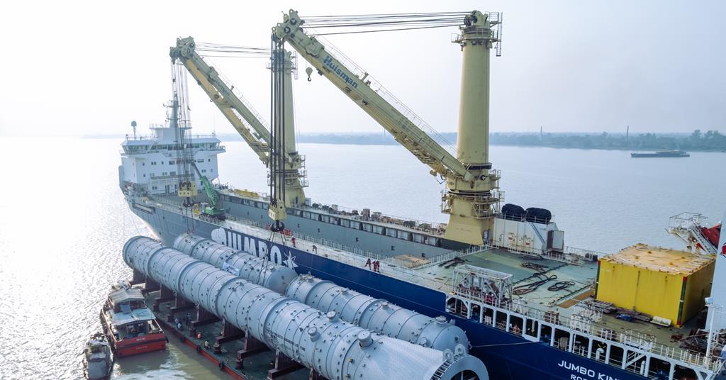 ISS Global Forwarding delivers splitters for refinery expansion | Heavy ...