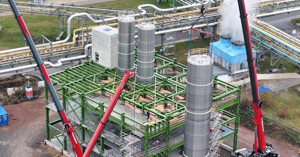 Topas calls on Mammoet for COC polymer plant installation | Heavy Lift ...