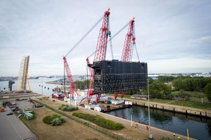 Rambiz installs Zeebrugge lock gate | News | Heavy Lift & Project ...
