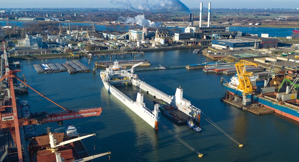 Dutch Cory team debuts with barge transport project | News | Heavy Lift ...