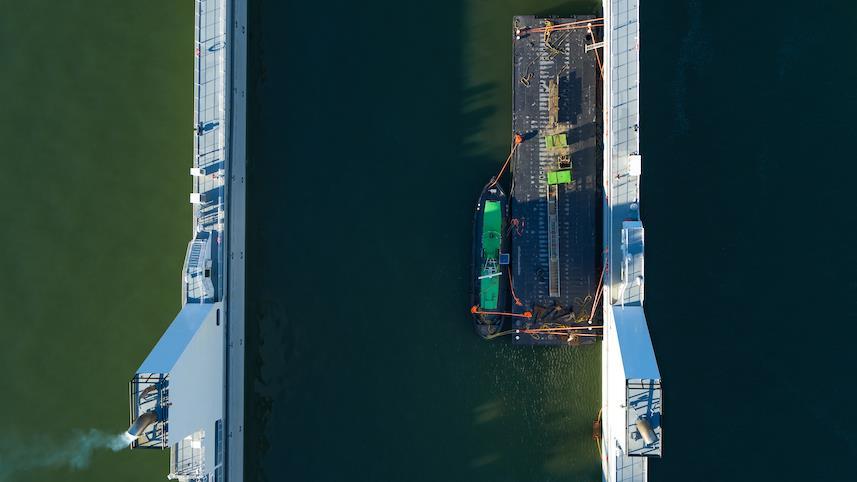 Dutch Cory team debuts with barge transport project | News | Heavy Lift ...