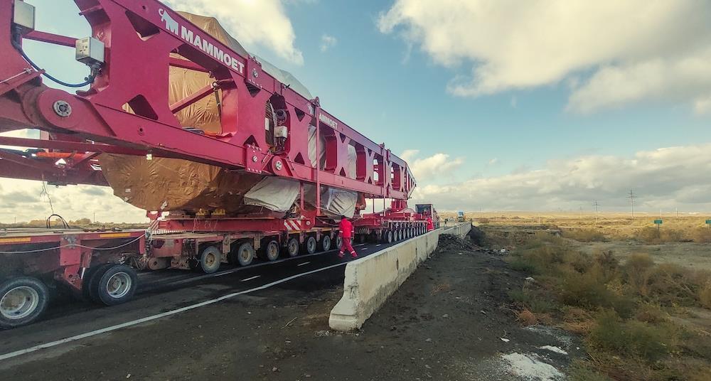 Mammoet hauls gas turbines with Goldhofer equipment | News | Heavy Lift ...