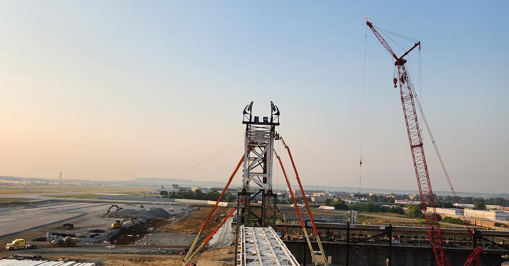 Engineered Rigging supports hangar construction | News | Heavy Lift ...