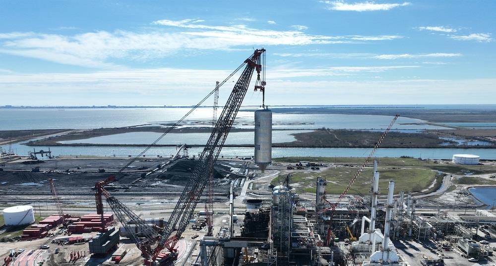 Heavy lift crane deployed for coke replacement work | News | Heavy Lift ...