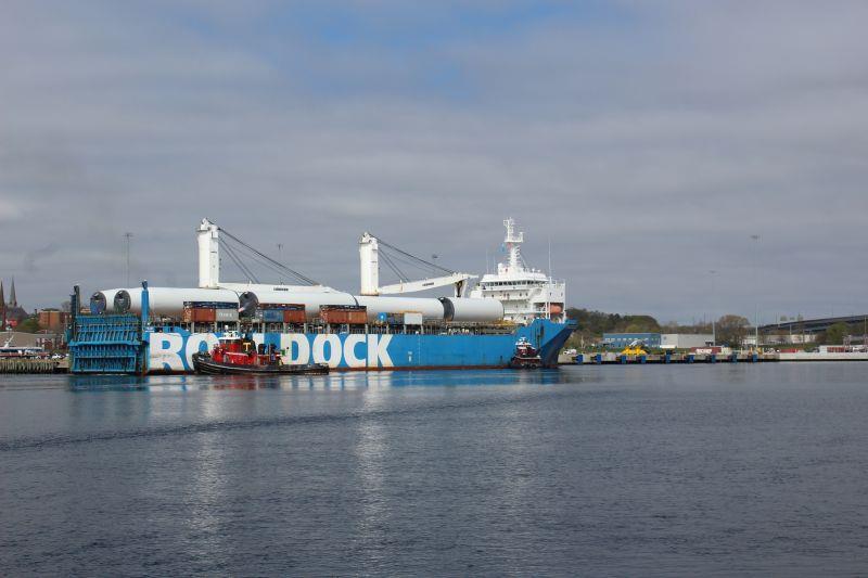 Revolution Wind cargoes arrive onboard RollDock Storm | Heavy Lift ...