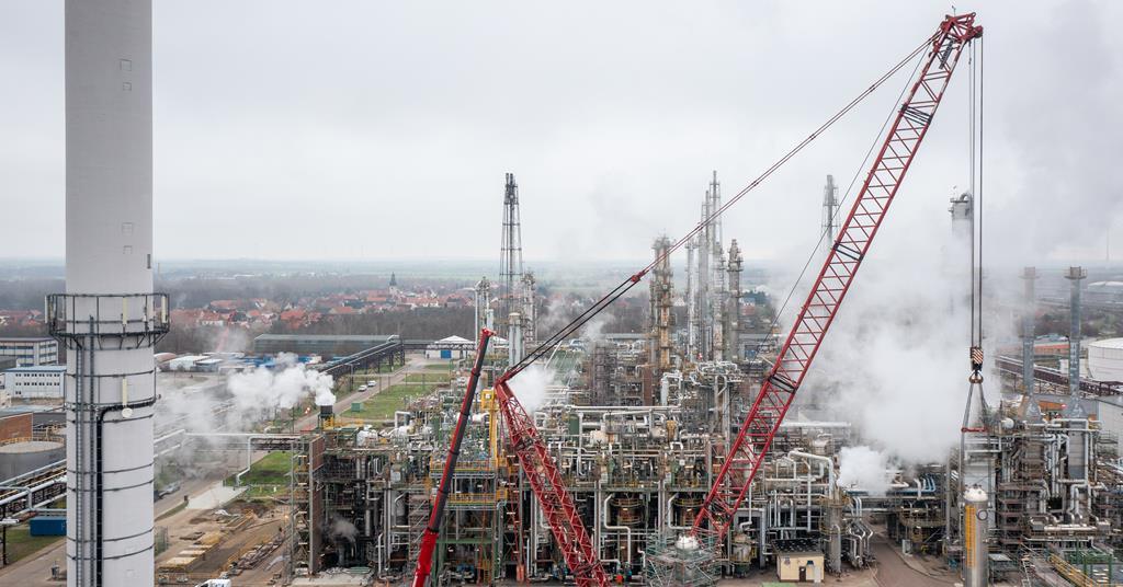 Reactor replacement at German methanol plant | News | Heavy Lift ...