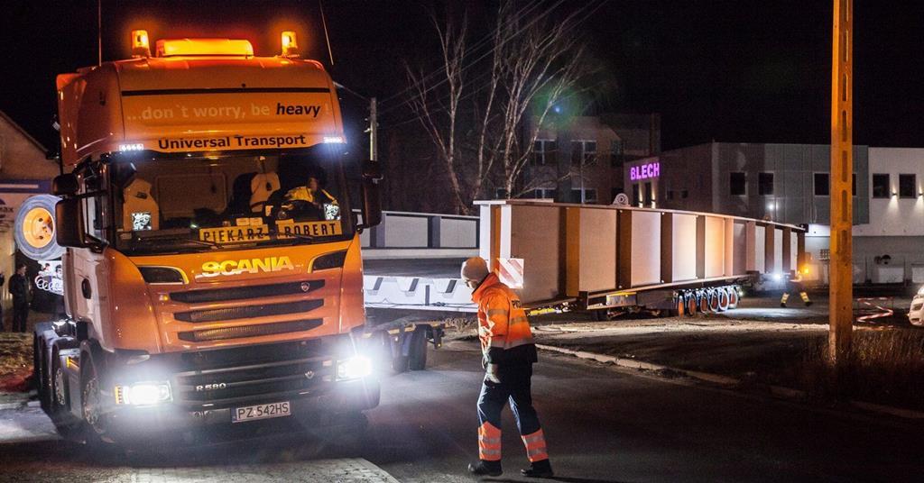 Universal Transport on the double | News | Heavy Lift & Project ...