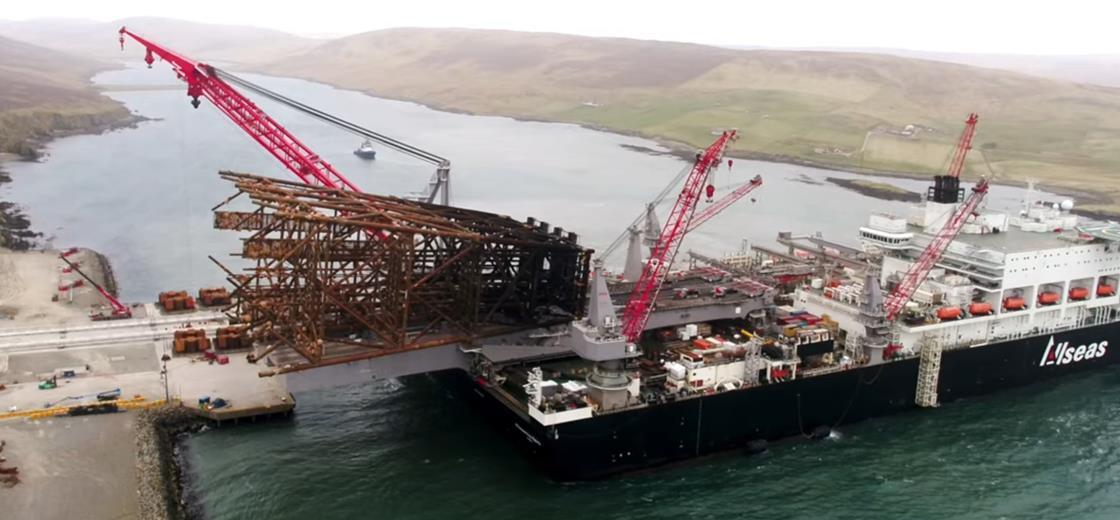 Ninian Northern jacket offloaded in Lerwick | News | Heavy Lift ...