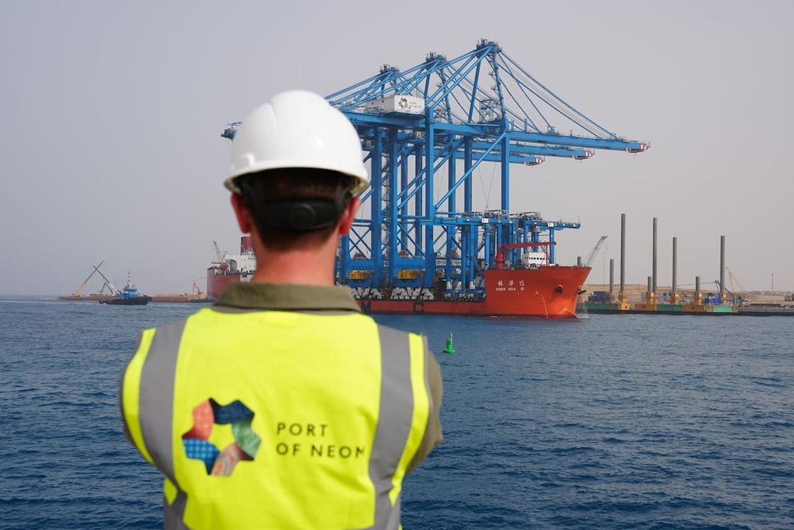Neom port develops wind turbine handling capabilities with Blue Water ...