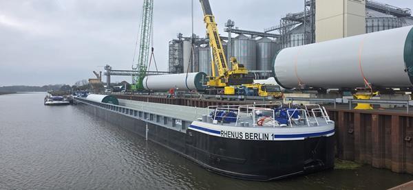 Enercon and Rhenus use push barge to move wind turbine components ...