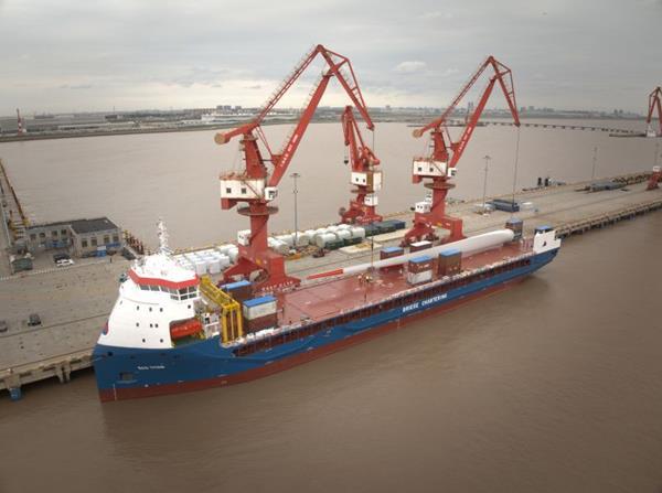 Briese's Eco Titan put to work | Heavy Lift & Project Forwarding ...
