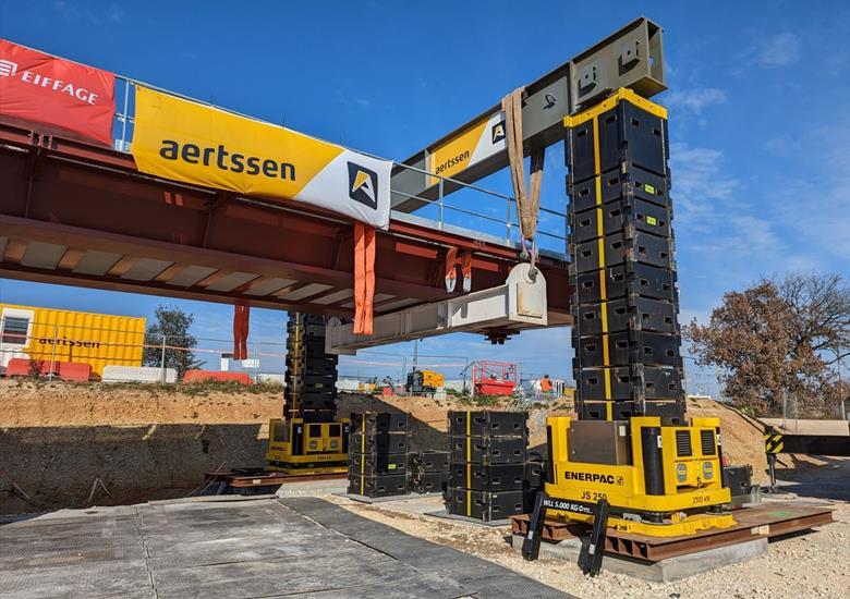 Aertssen calls on Enerpac jack-up system | News | Heavy Lift & Project Forwarding International