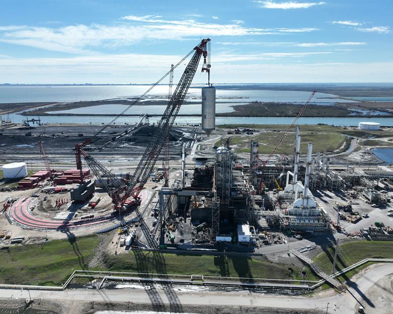 Heavy lift crane deployed for coke replacement work | News | Heavy Lift ...