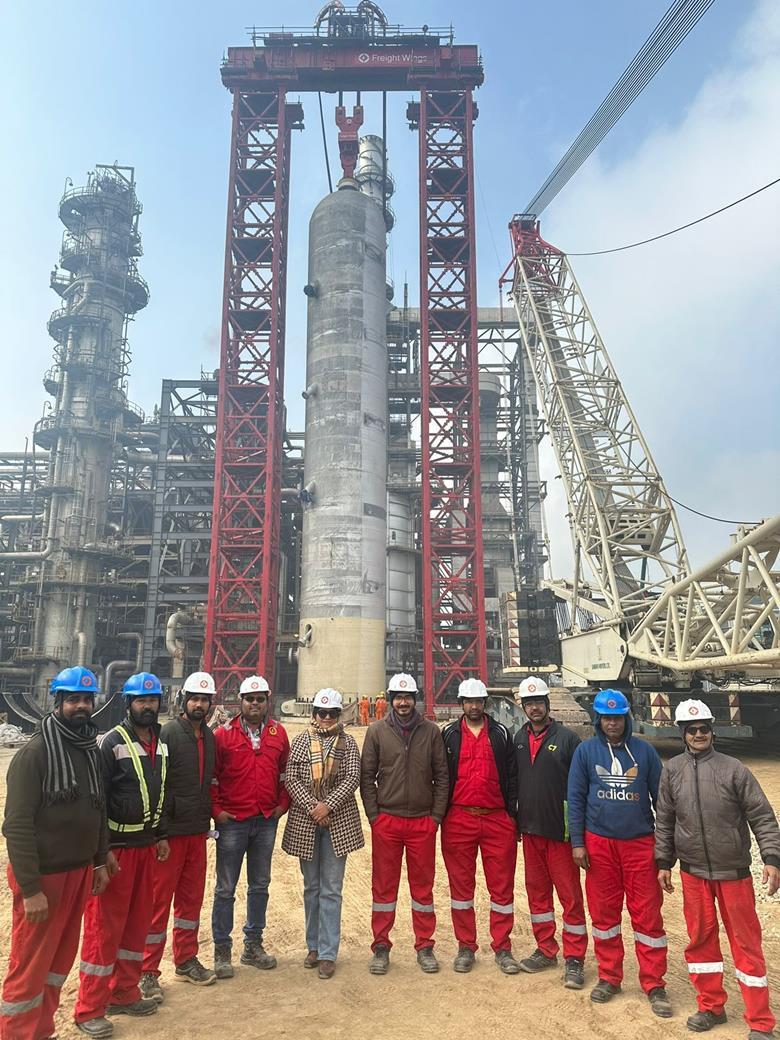Freight Wings erects reactor at Bhatinda refinery | Heavy Lift ...