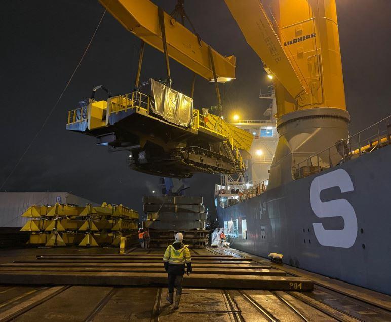 Geodis moves mobile screen conveyor | News | Heavy Lift & Project ...